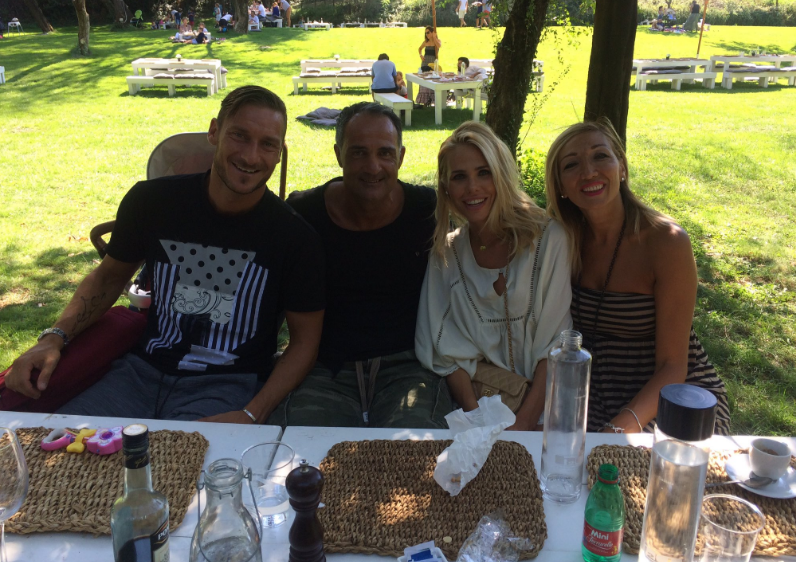 Twitter, Guido Nanni con Totti e Ilary Blasi: "Gli amici veri" (FOTO ...