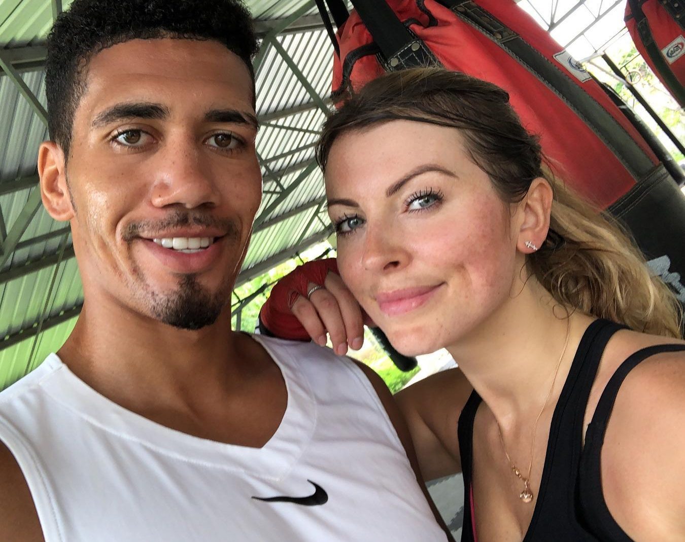Instagram, la moglie di Smalling piange la scomparsa della cagnolina ...