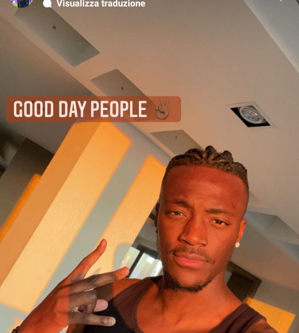 FOTO - Instagram, Abraham mostra il nuovo look: "Buona giornata gente ...