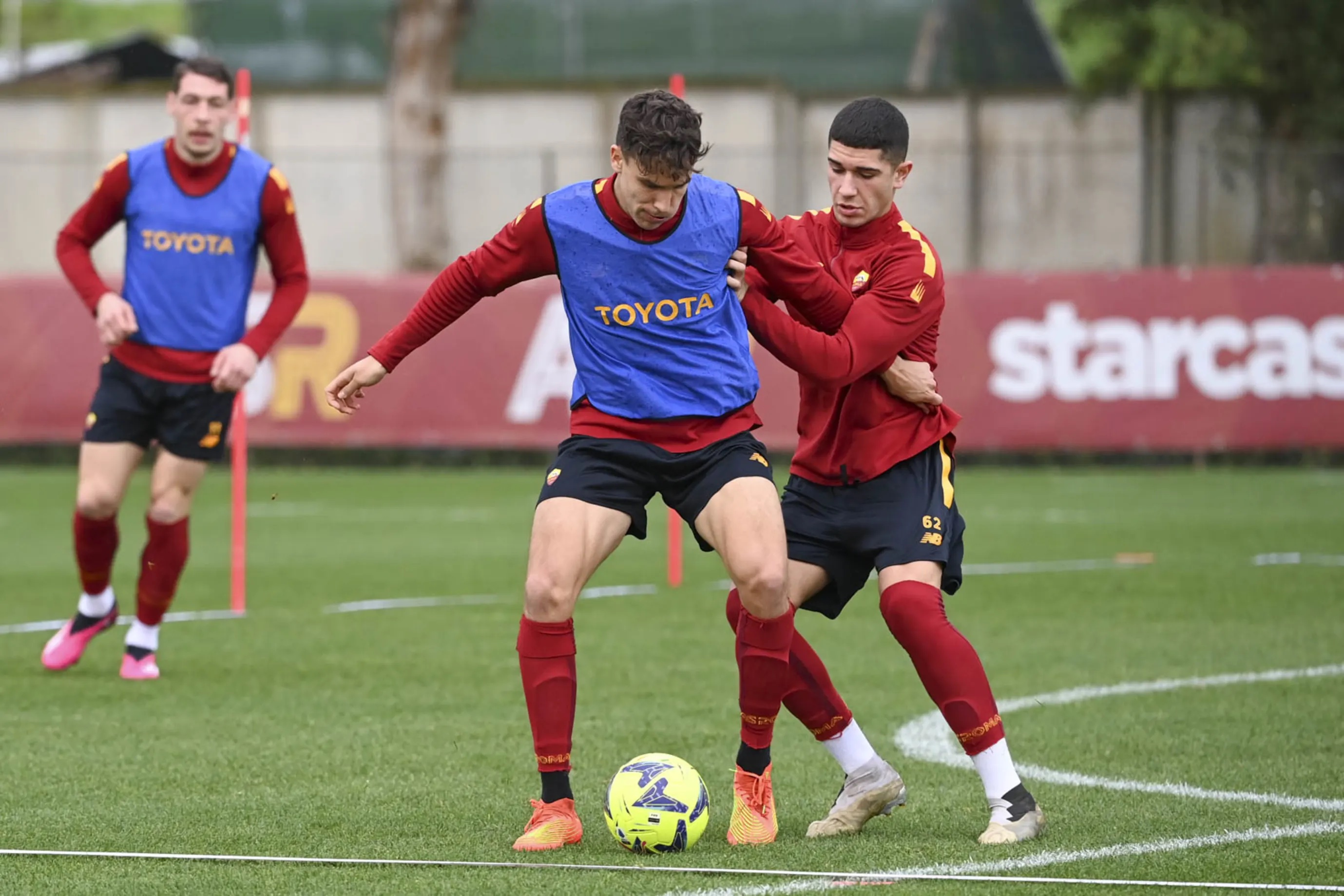 FOTO - Trigoria, Roma al lavoro al mattino: anche il 2004 Chesti ...