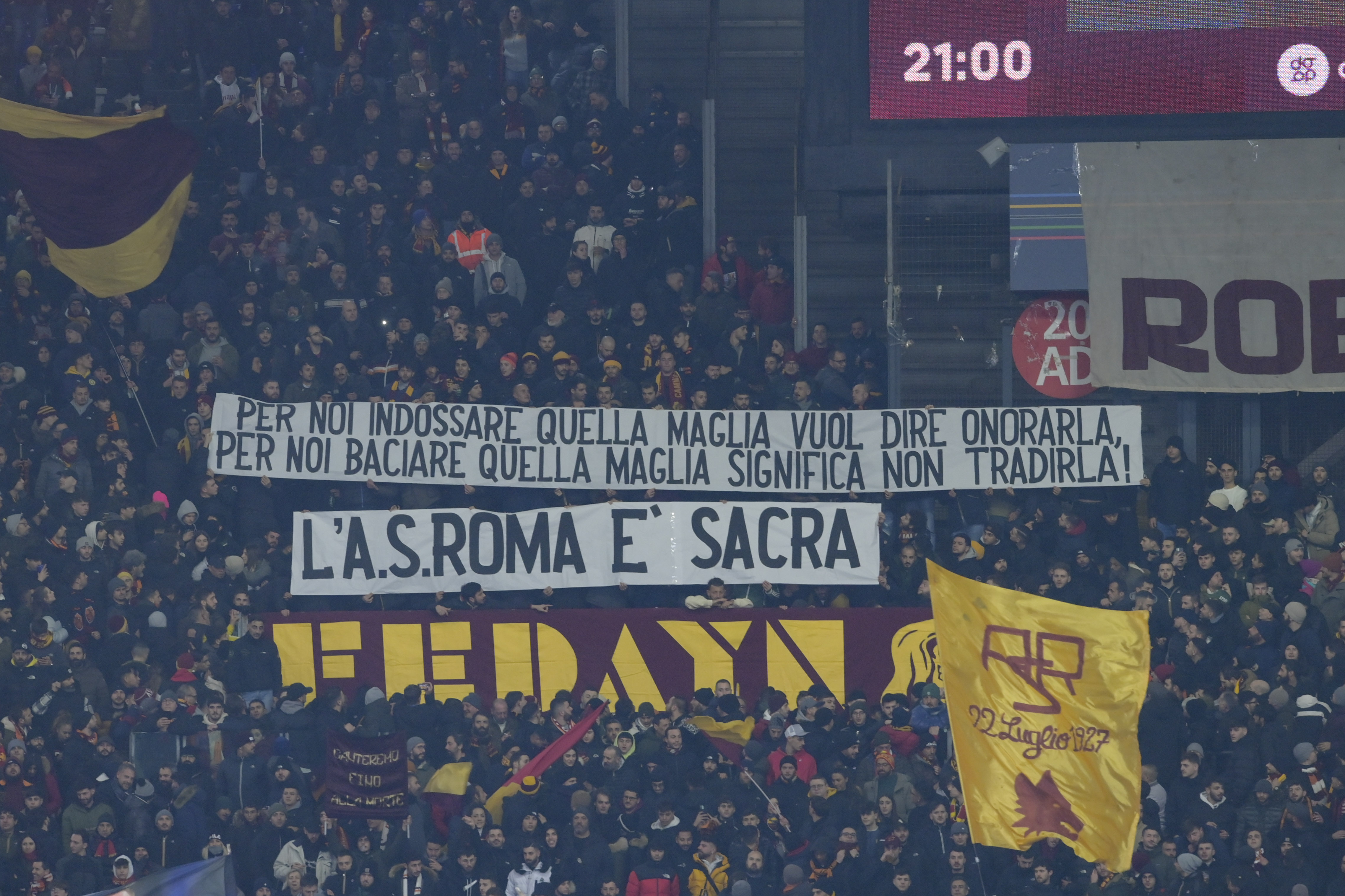 FOTO - Roma-Cremonese, striscioni in Curva Sud: "Uniti conquistiamo la ...