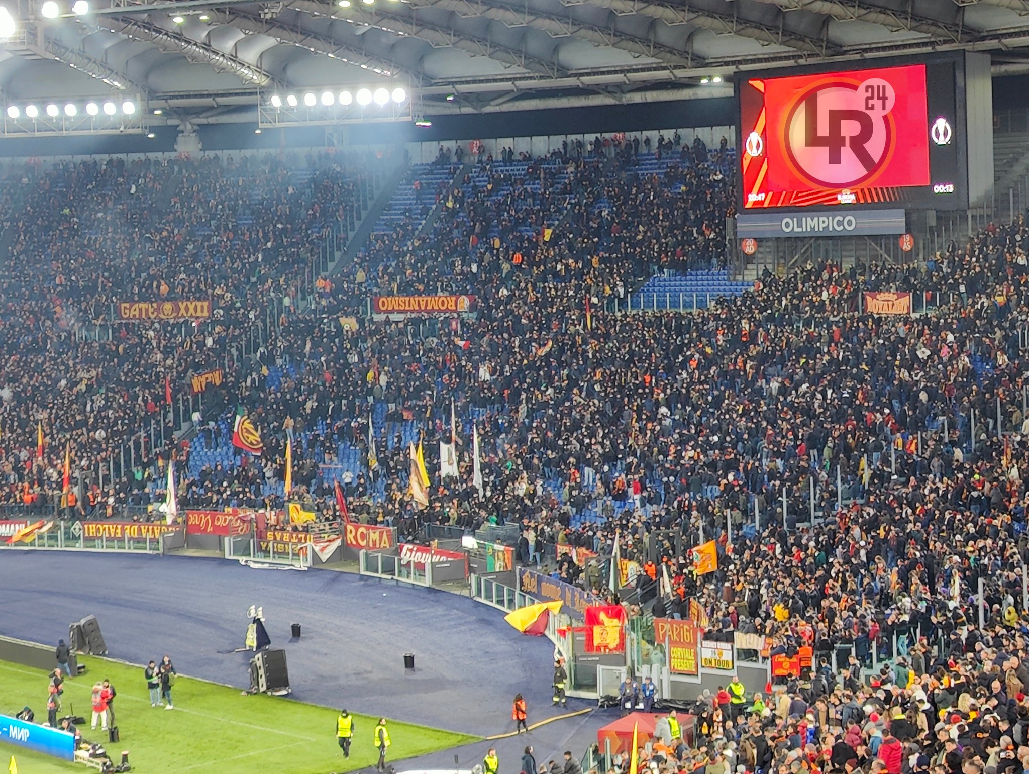 FOTO - Roma-Salisburgo: diversi striscioni dei gruppi della Curva Sud ...